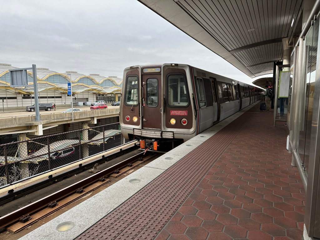 WMATA Blue Line - DCA Airport to Washington DC - HOUExplorer